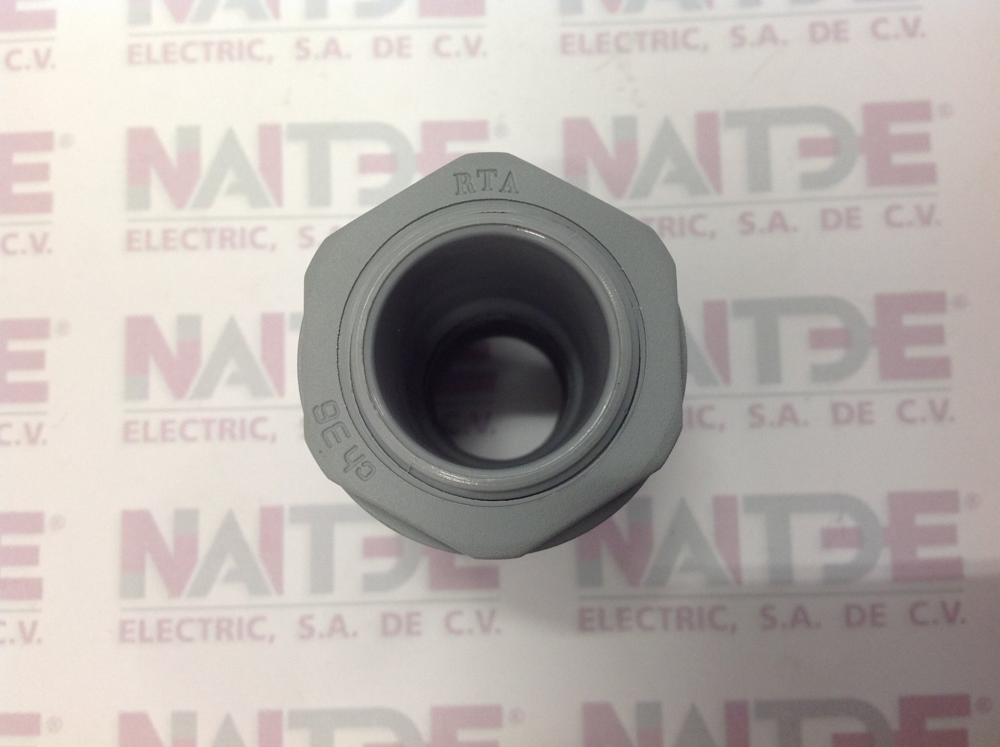 CONECTOR GLANDULA LEGRAND 98025 PG21 IP68 GRIS DE 13 - 18 mm – NAITDE ELECTRIC