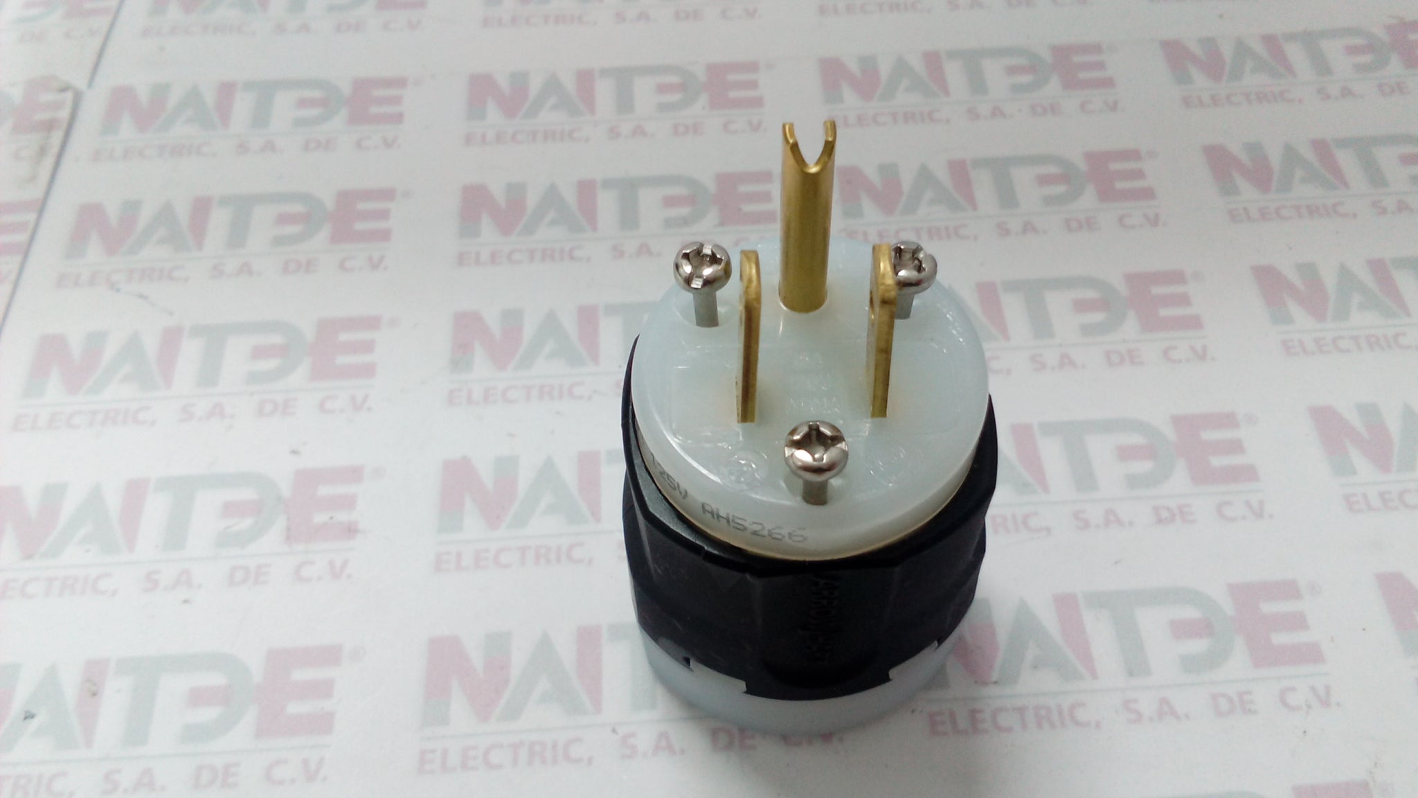 CLAVIJA ARROW HART AH5266 ( 6266 ) 15A, 125V, NEMA 5-15P, 2P3H, P CONT ...