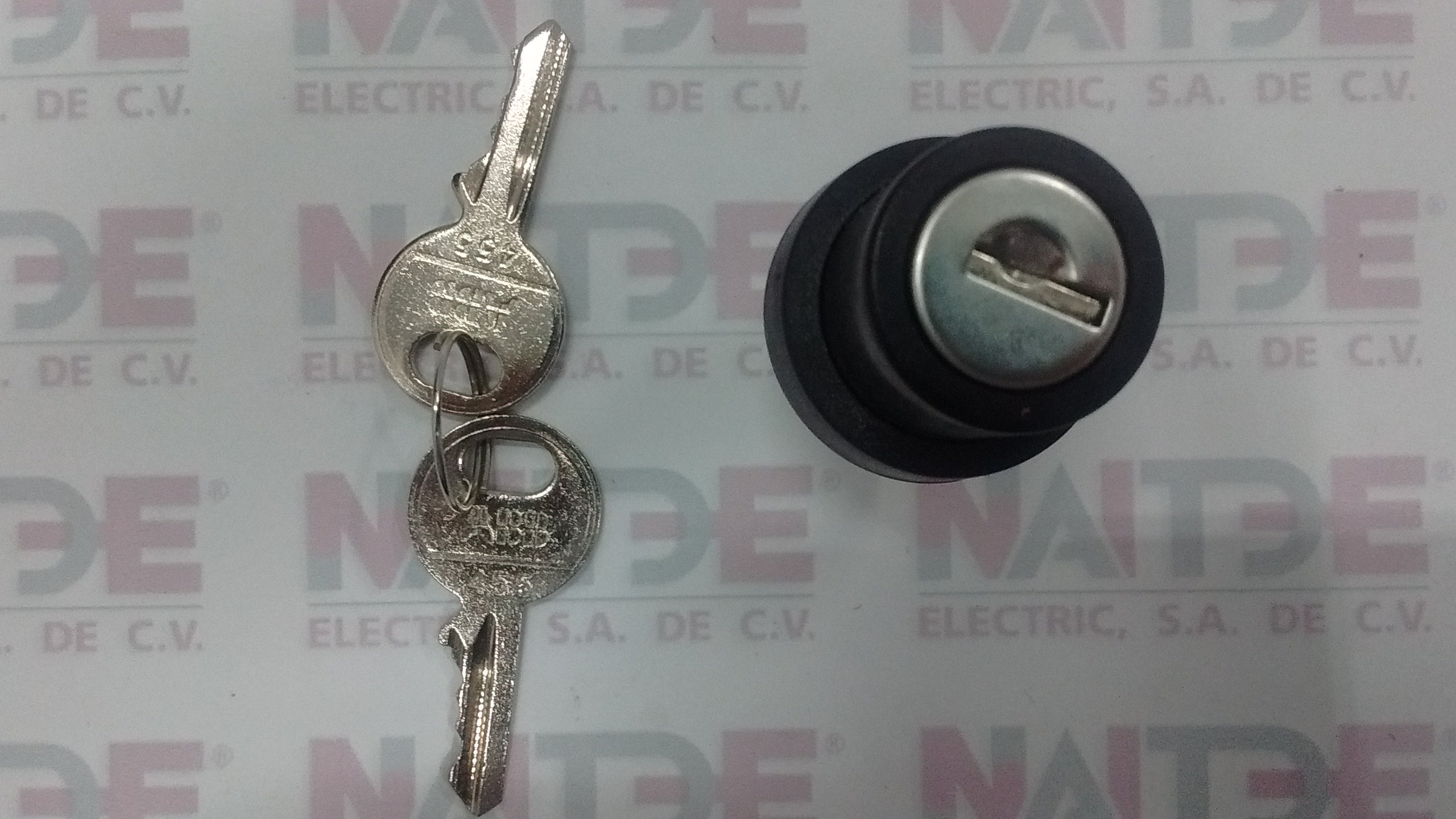 SELECTOR NEGRO C/LLAVE ABB M2SSK1-101 DE 2 POSICIONES MANTENIDO A-C CA ...