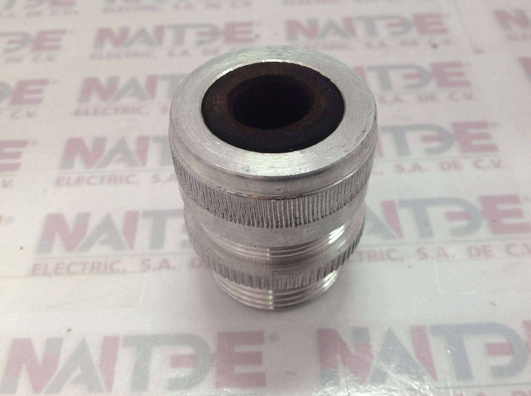 CONECTOR GLANDULA ARGOS DE ALUMINIO MACHO DE 1" ENTRADA 3/8 A 1/2 #959 – NAITDE ELECTRIC